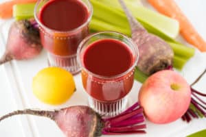 7 Easy Juice Recipes for Beginners (Juicer or Blender) - Clean Eating ...